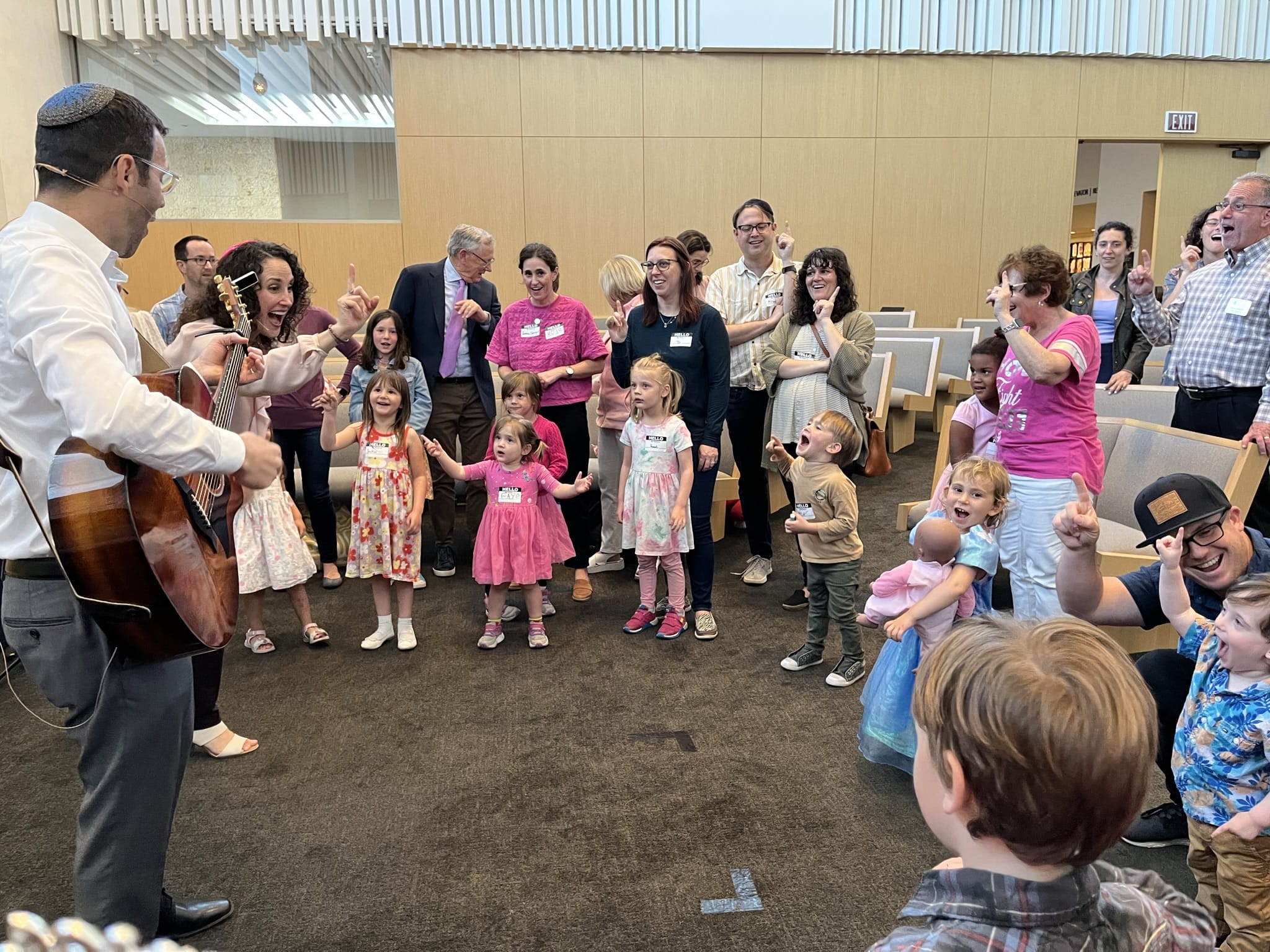 Tot Shabbat with Rabbi Fox and Cantor Cooper – Temple Israel Long Beach